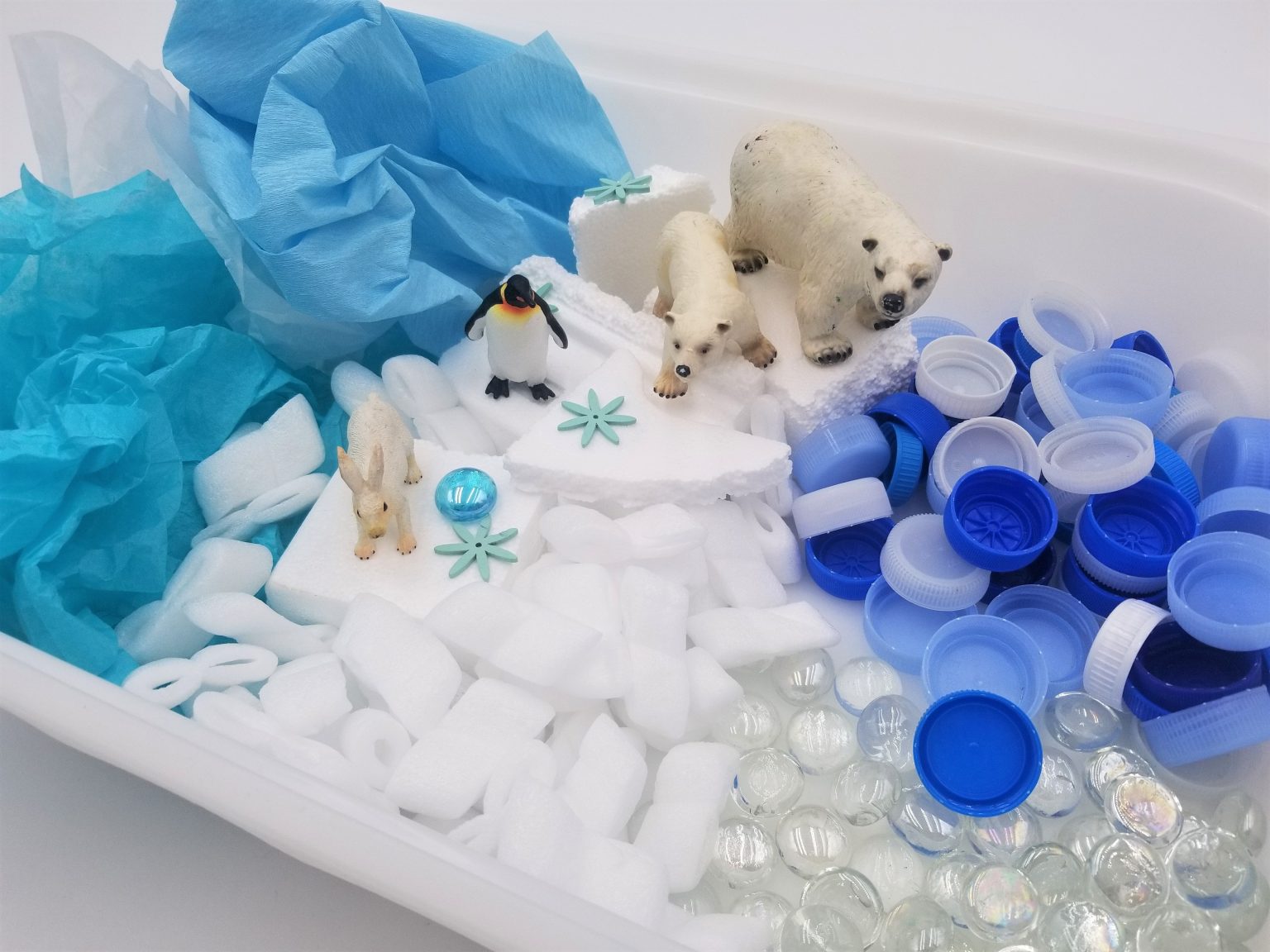 Fabriquer un bac sensoriel pour l'hiver sur le thème de la banquise ...